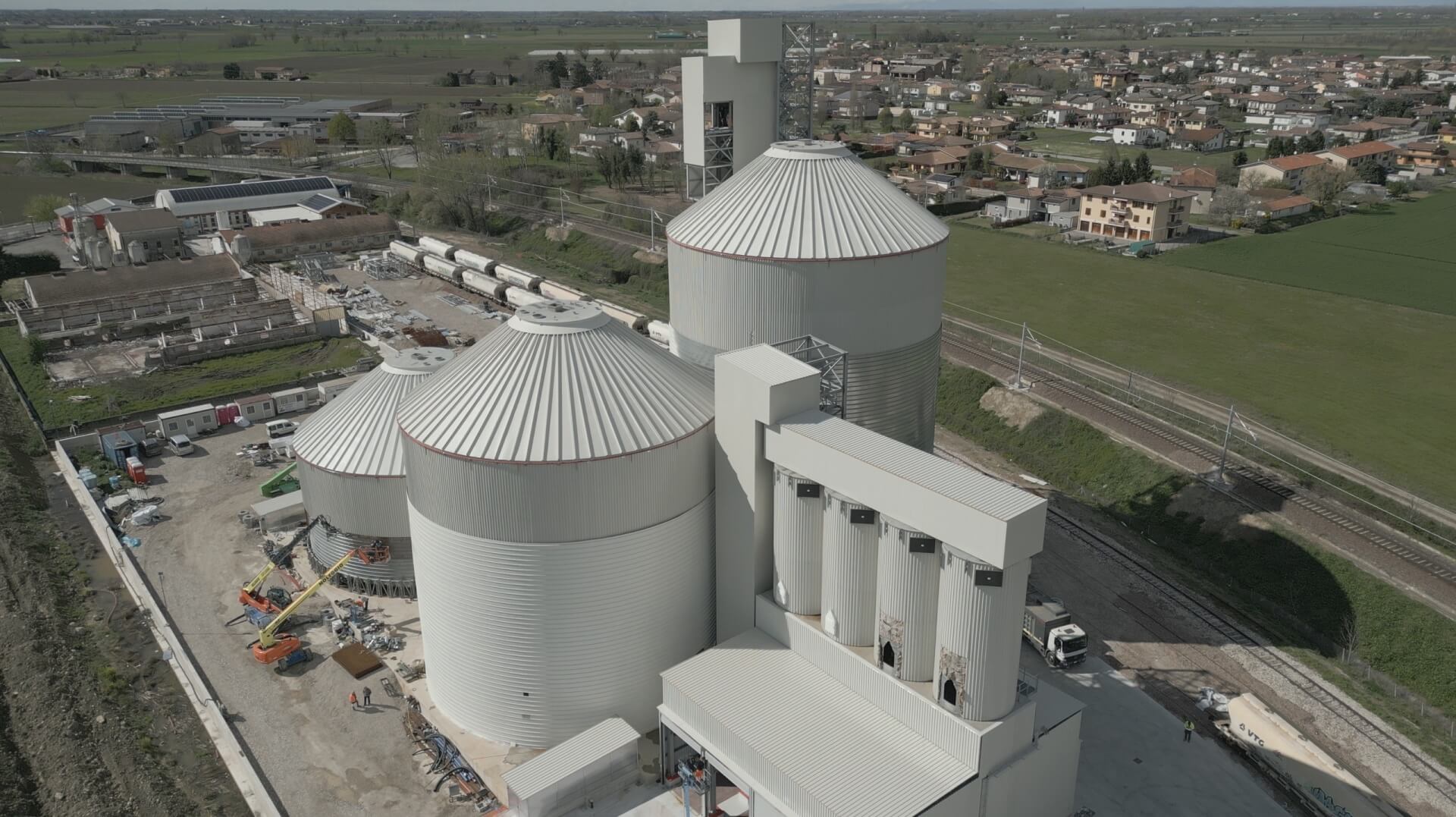 Sugar import rail terminal silo_ food industry_it_italy